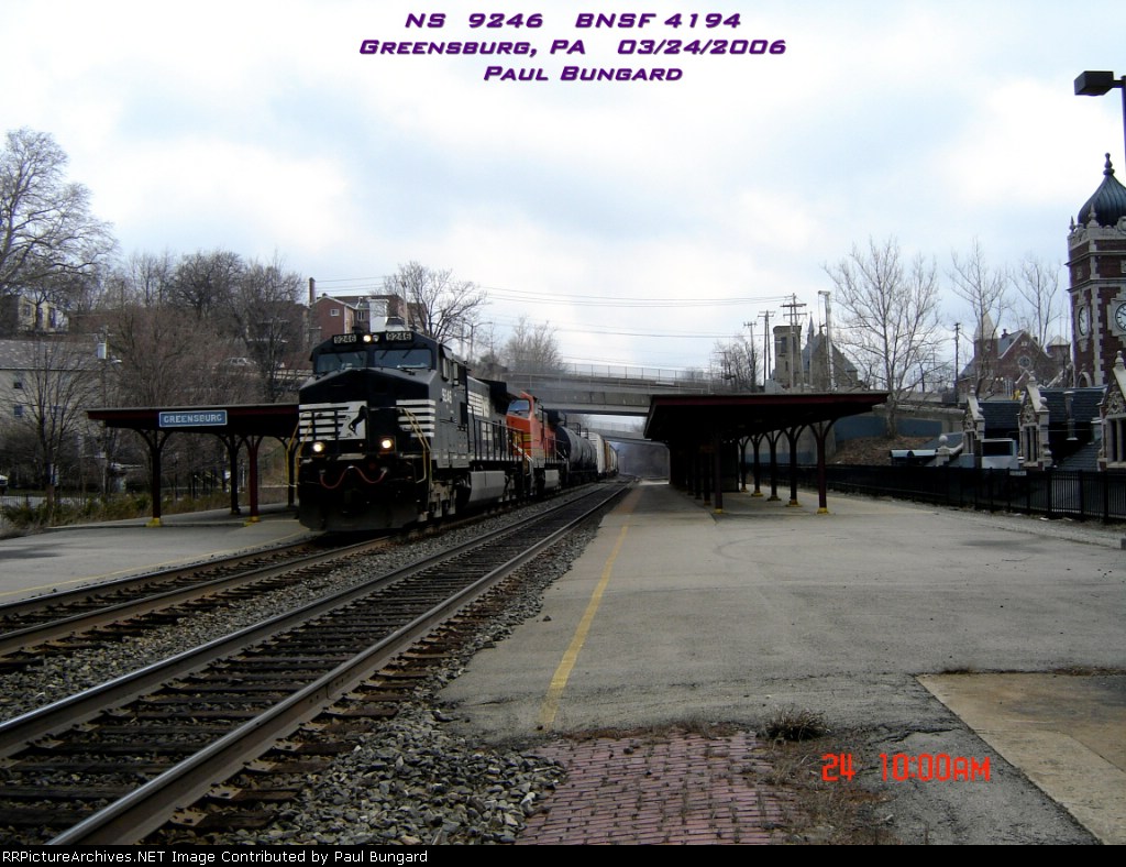 NS 9246 C40-9W BNSF 4194 C44-9W 03/24/2006
